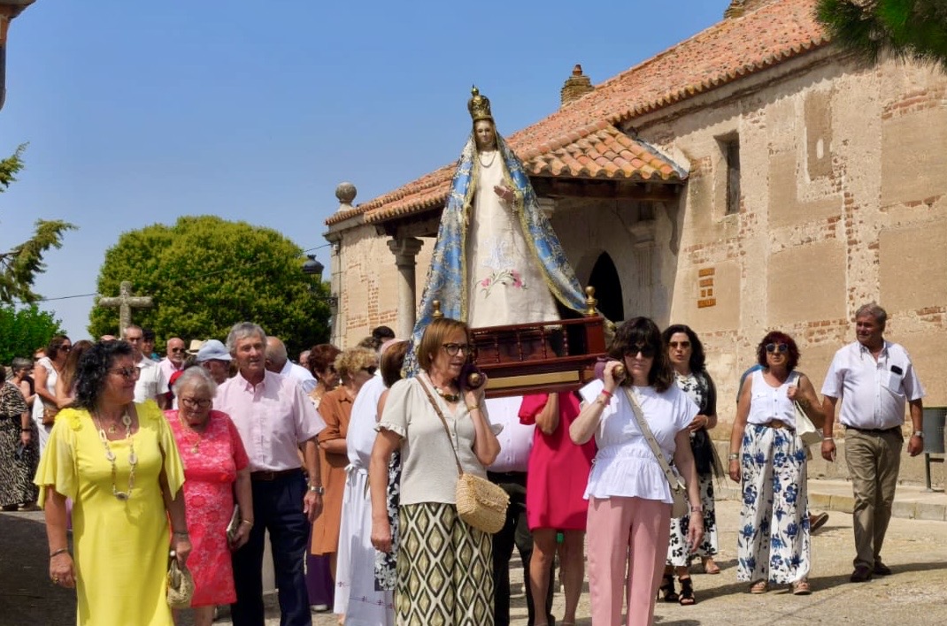 Devoción y vítores a Nuestra Señora de la Asunción en su día grande en Cantaracillo ...